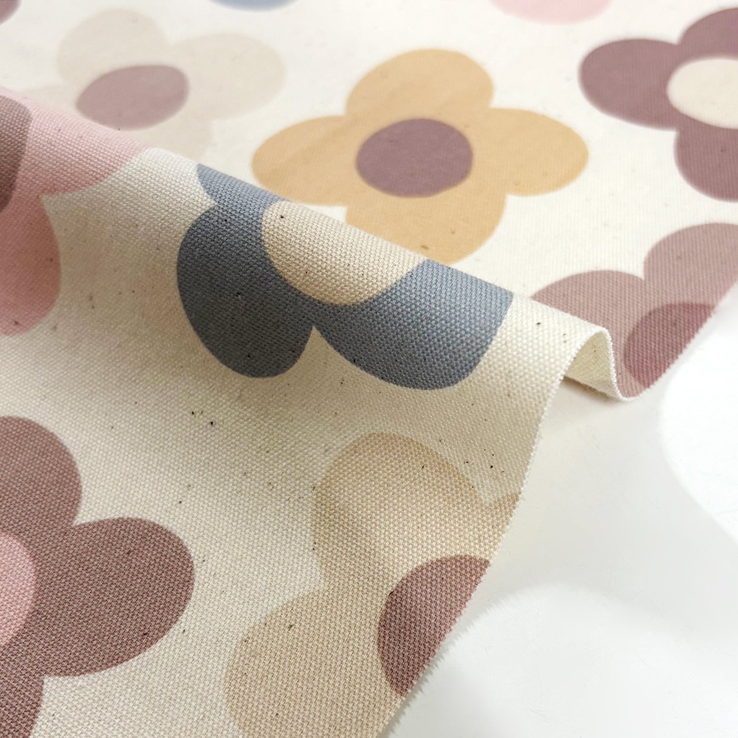 [Fabric Sample] Retro Charm Floral Cotton Oxford | Kokka Fabrics