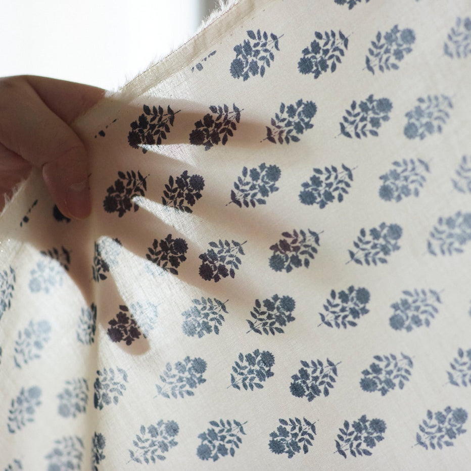 Vintage Floral Silhouette Cotton Lawn | Kokka Fabrics